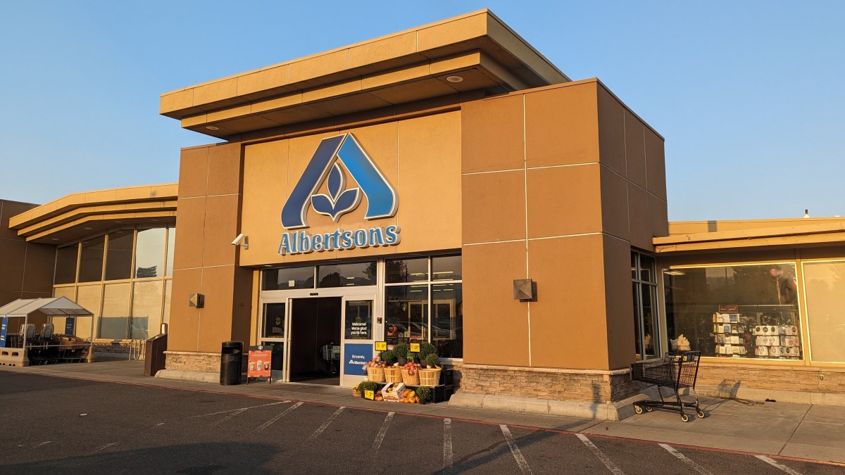 Albertsons demanda a Kroger tras bloqueo de su fusion por $25,000 ...