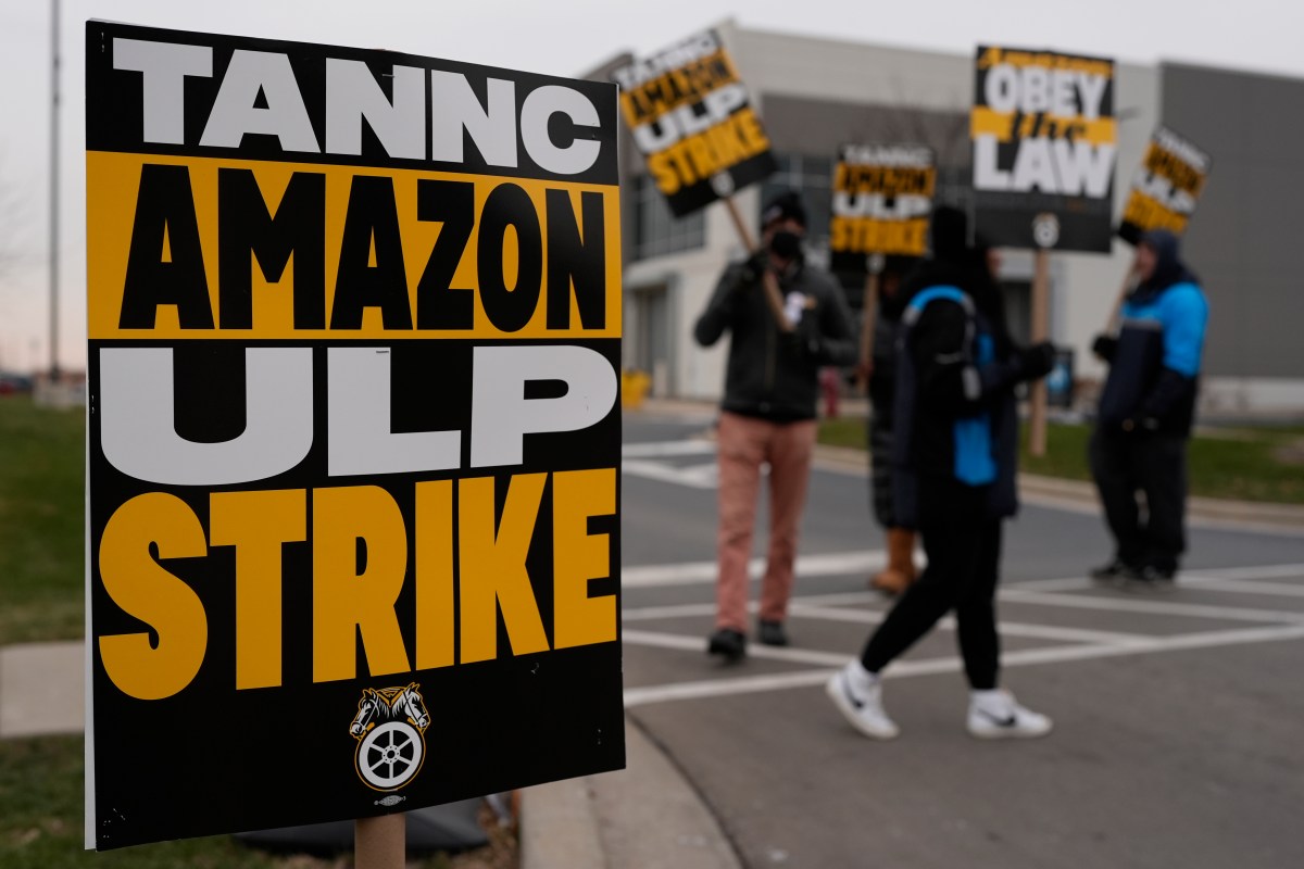 Paro laboral de empleados de Amazon en California - La Opinión