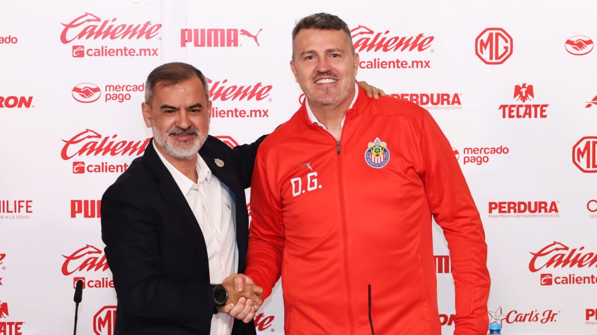 Chivas presentó a su nuevo entrenador y este aseguró que es como ...
