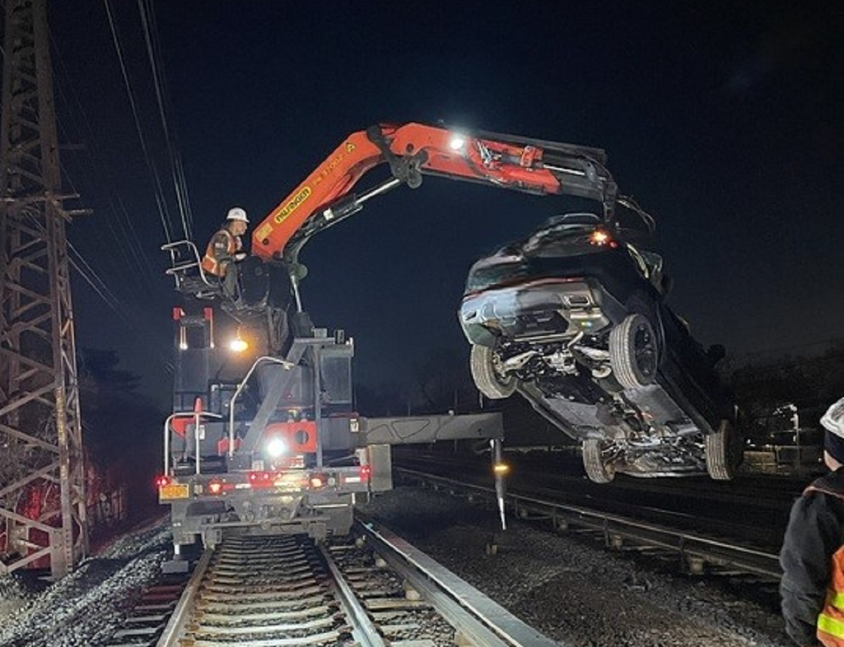 Conductor ebrio ingresa a vías del tren en Nueva York y termina con su ...