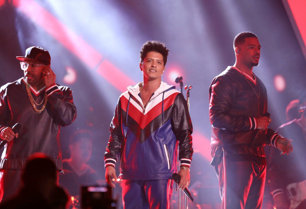 Bruno Mars rompió récord de oyentes mensuales en Spotify - La Opinión