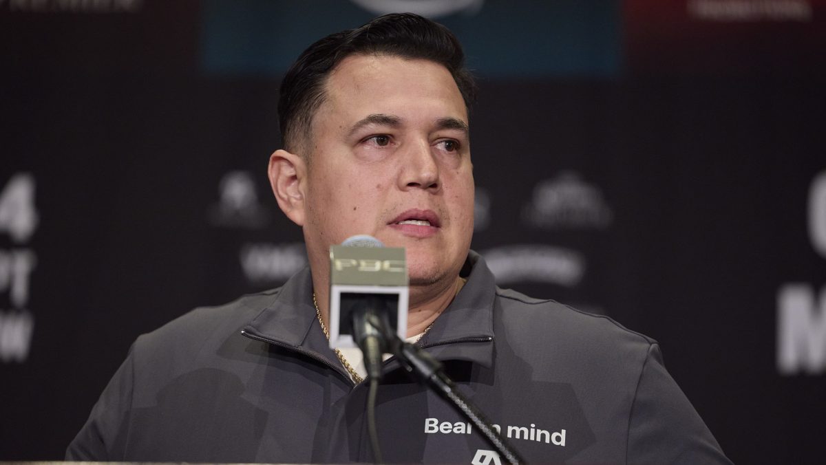 Eddy Reynoso nombra dos posibles rivales para Canelo en mayo - La Opinión