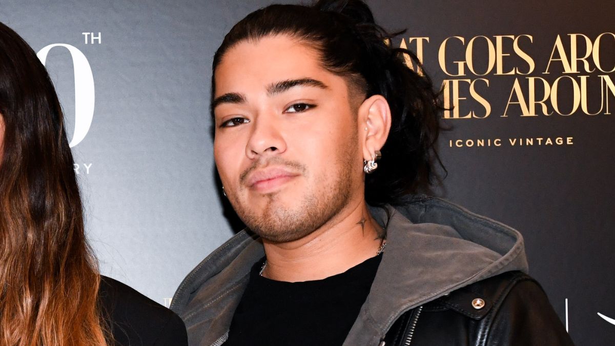 El estilista de Jennifer Lopez y Rosalía falleció - La Opinión