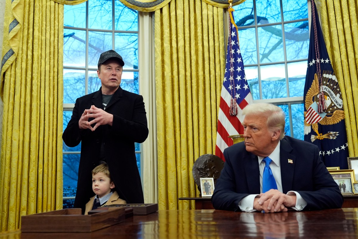 Elon Musk defendió el trabajo de DOGE mientras Trump lo escuchaba en la ...