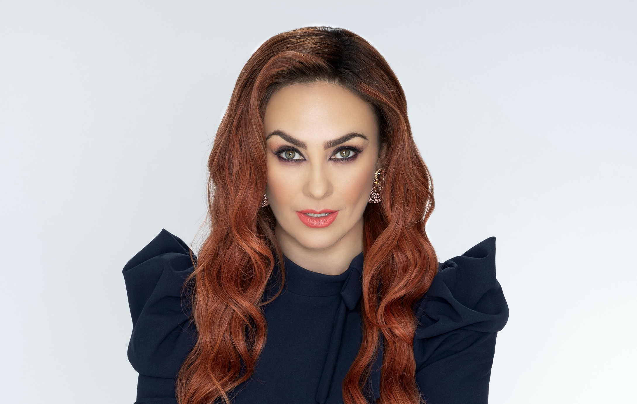 Aracely Arámbula dice que su hijo no se dedicará al canto - La Opinión