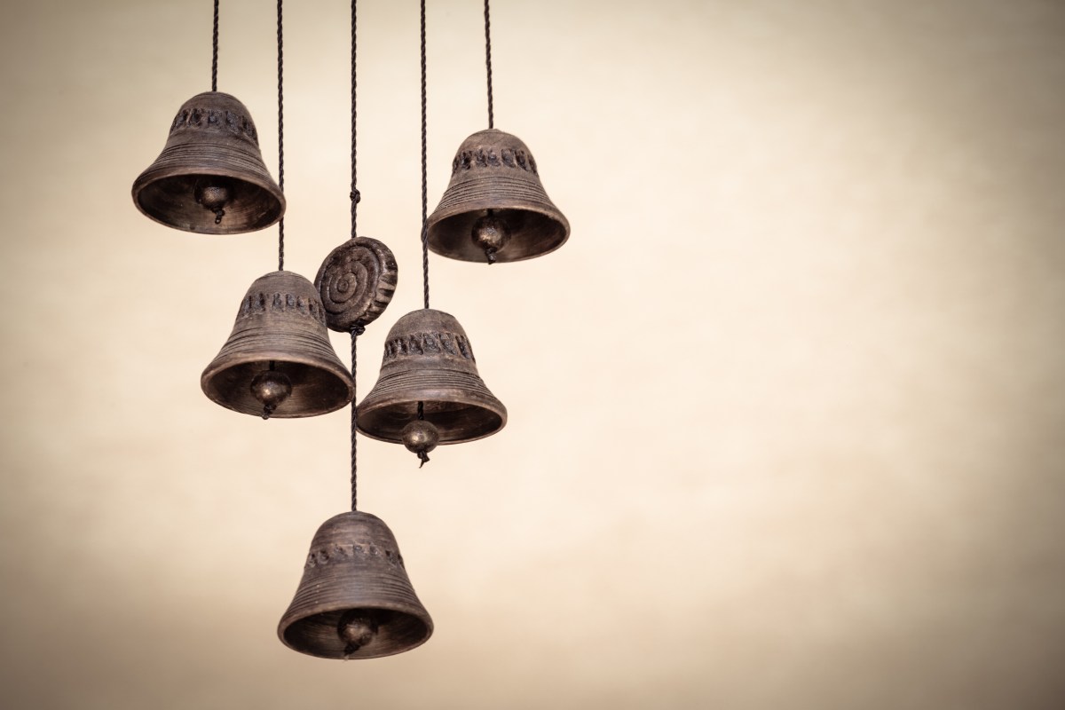 Cómo usar las campanas para llamar la suerte a tu hogar - La Opinión