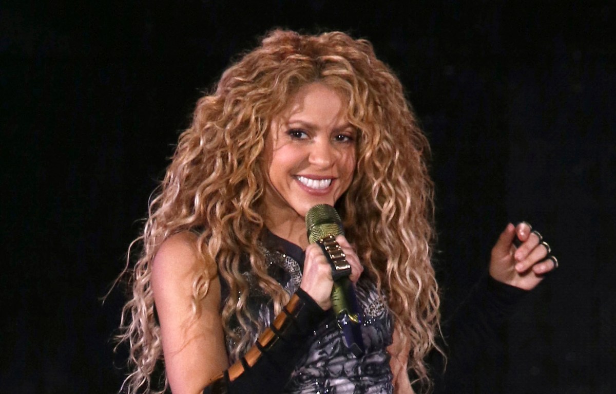 Shakira estrenó el videoclip de su balada "Última" - La Opinión