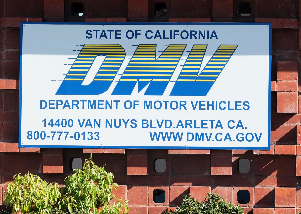 Amplía horario DMV de California para tramitar REAL ID - La Opinión