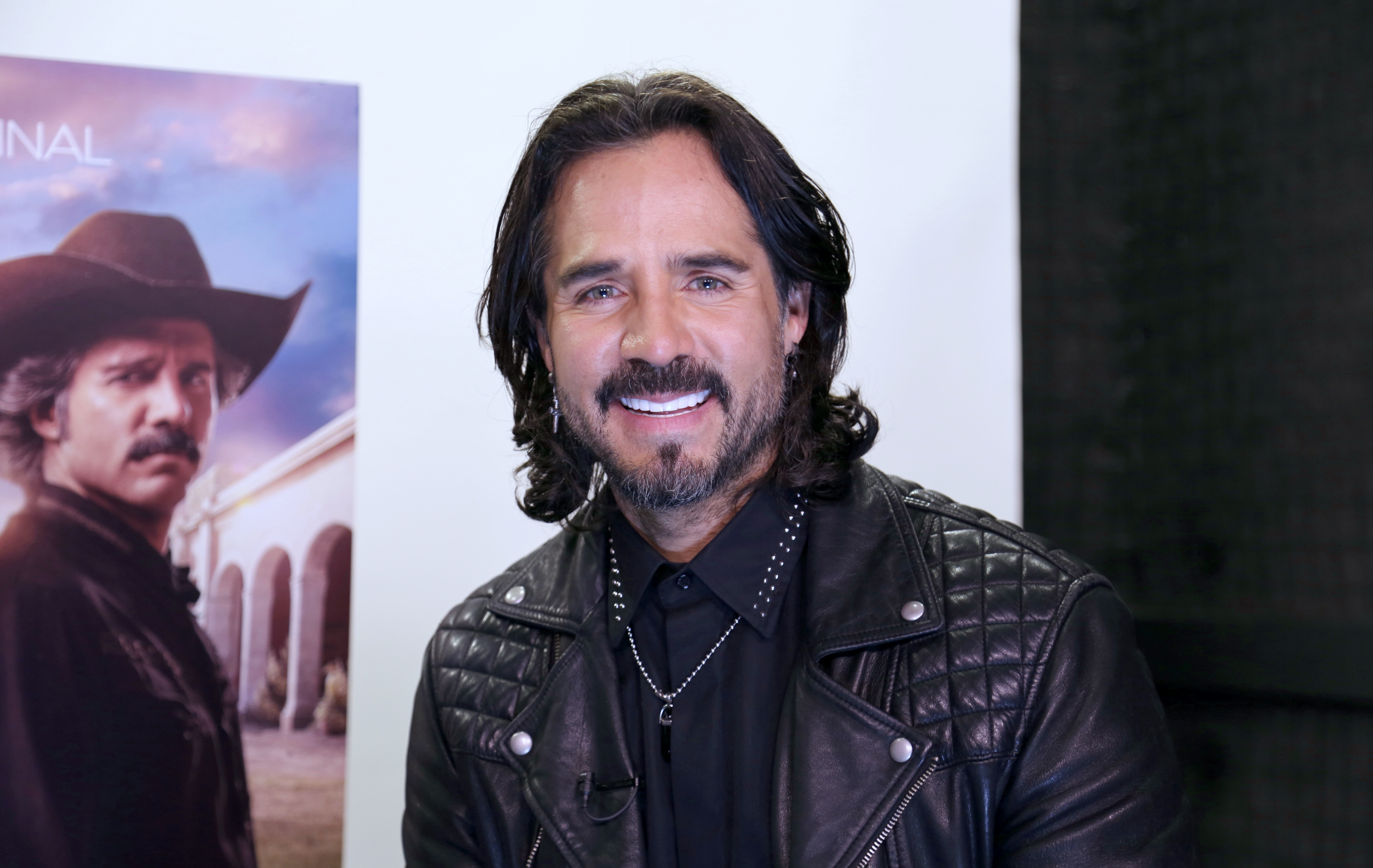 José Ron confirma romance con la actriz Lizy Martínez - La Opinión
