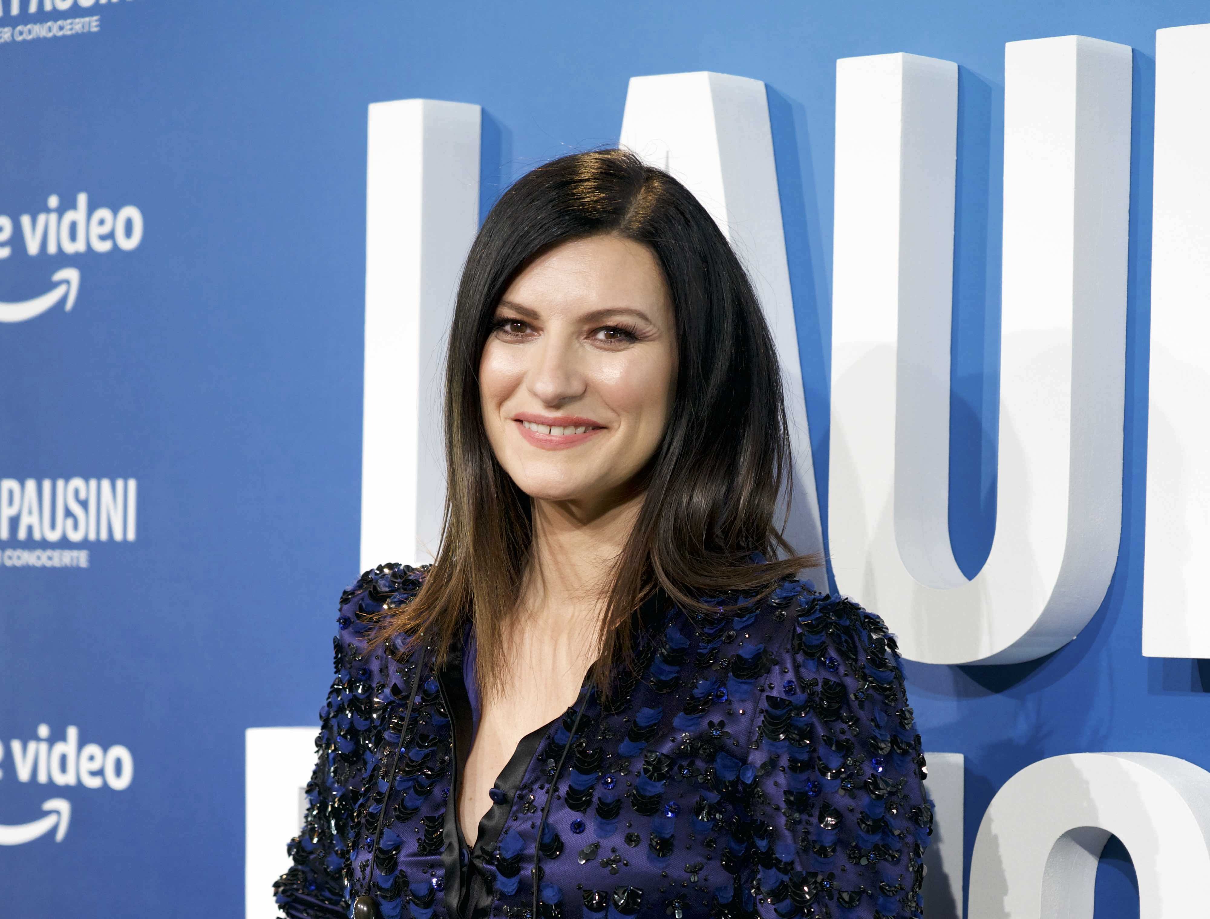 Laura Pausini sorprendió al lanzar una versión de “Turista” de Bad ...