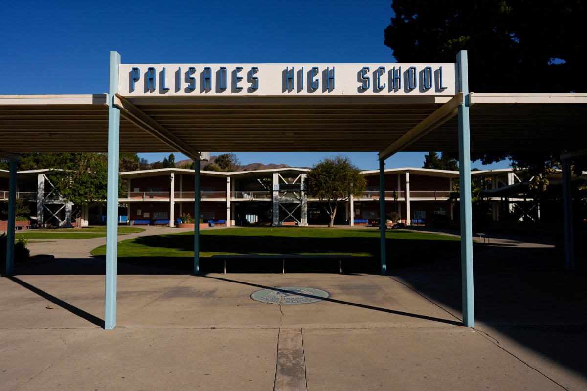 Estudiantes de Pacific High School retoman clases en campus temporal ...