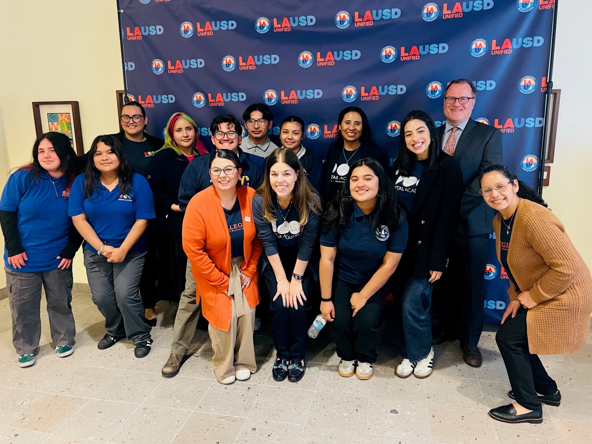 LAUSD aprueba la integración de Collegiate Charter High School a la red ...