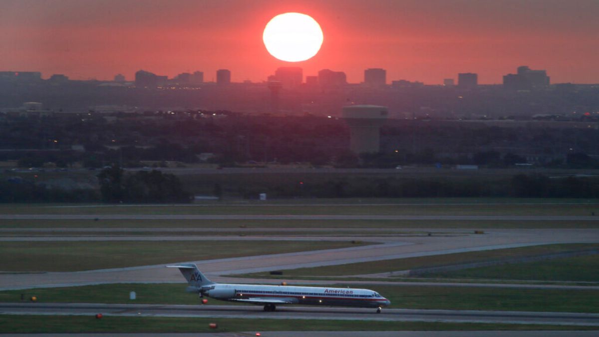 Baterista de Lord Buffalo arrestado por ICE; gira cancelada - La Opinión