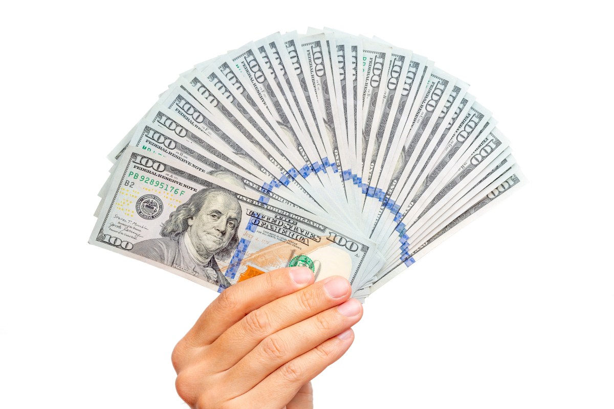 Hombre devuelve $100 y gana $1 millón en la lotería - La Opinión