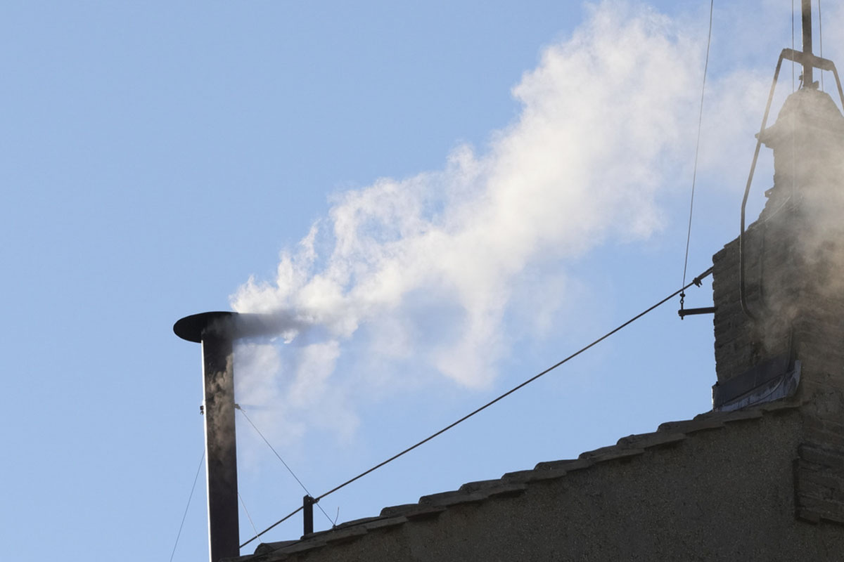 Humo blanco en el Vaticano anuncia la elección de un nuevo Papa - La ...