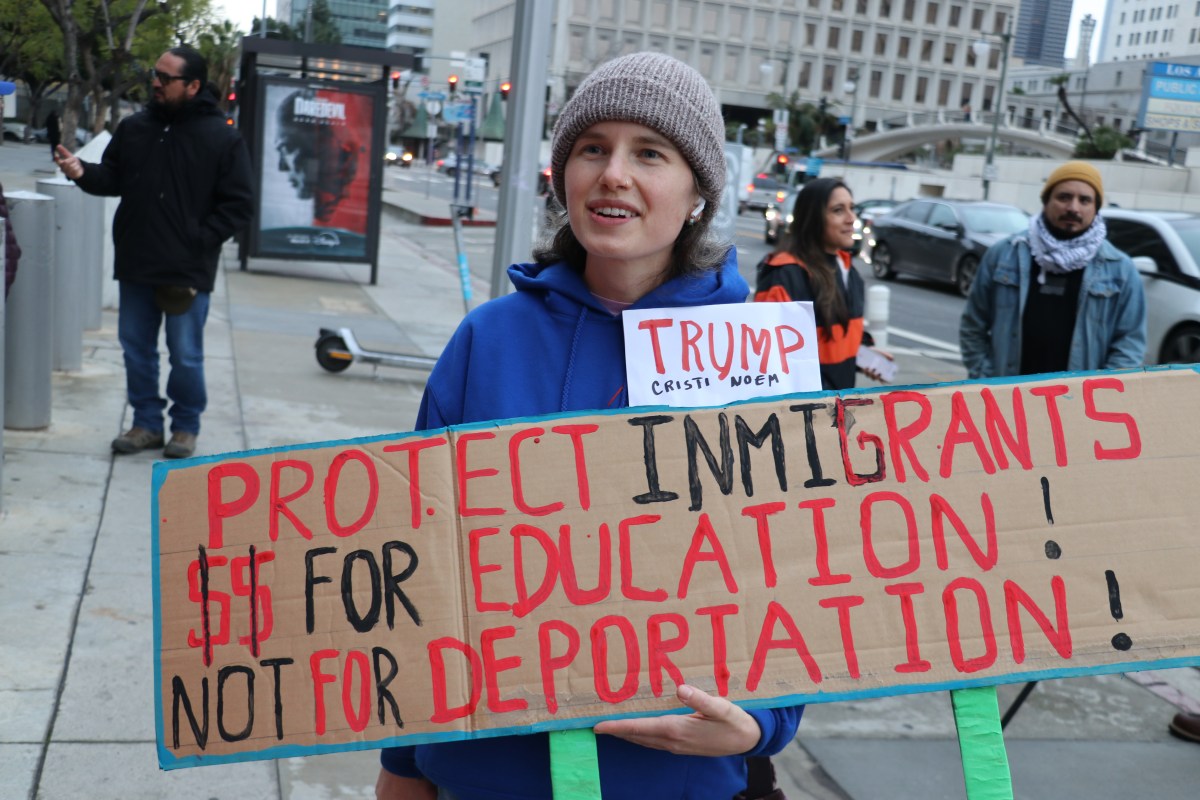 Medidas ejecutivas de Trump apuntan a 'asfixiar' la vida de los ...