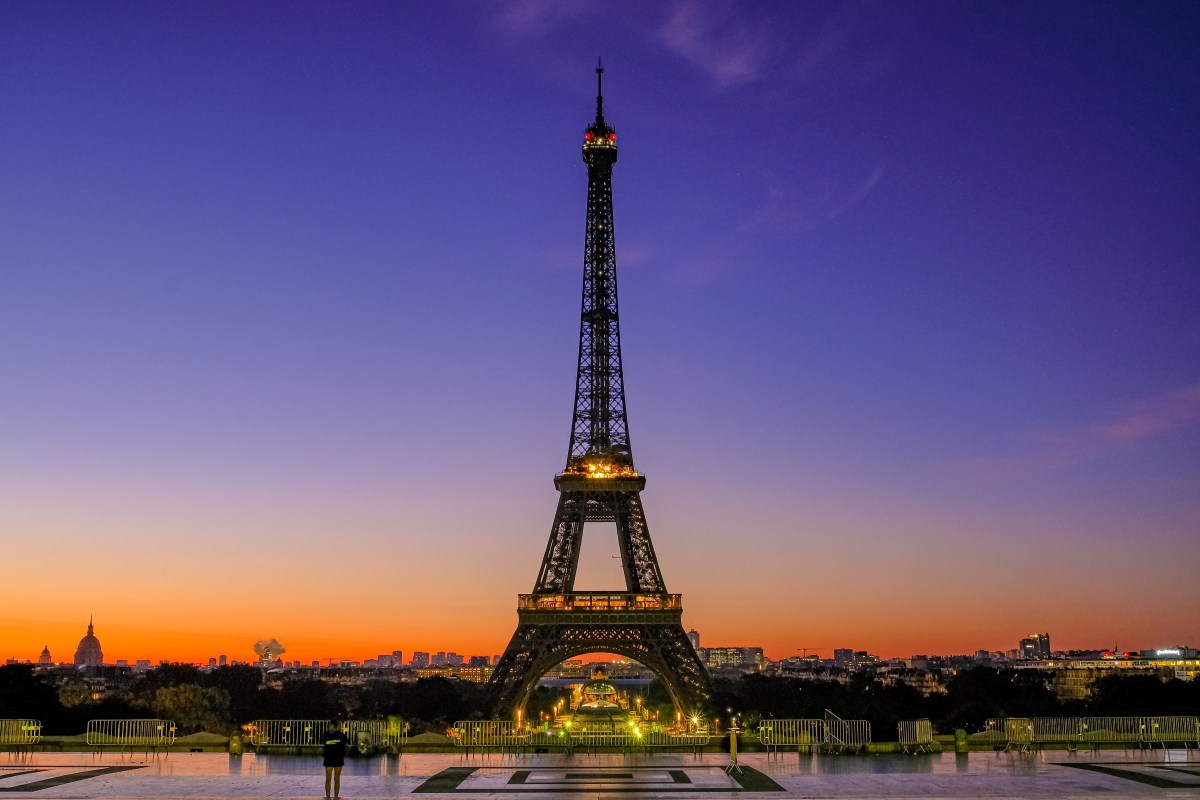 La Torre Eiffel crece en verano: la razón científica detrás de este ...
