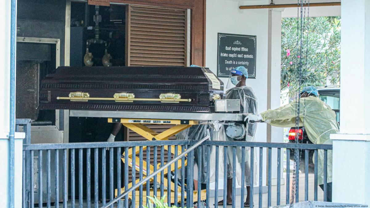 Hallan 381 cadáveres abandonados en un crematorio en México - La Opinión