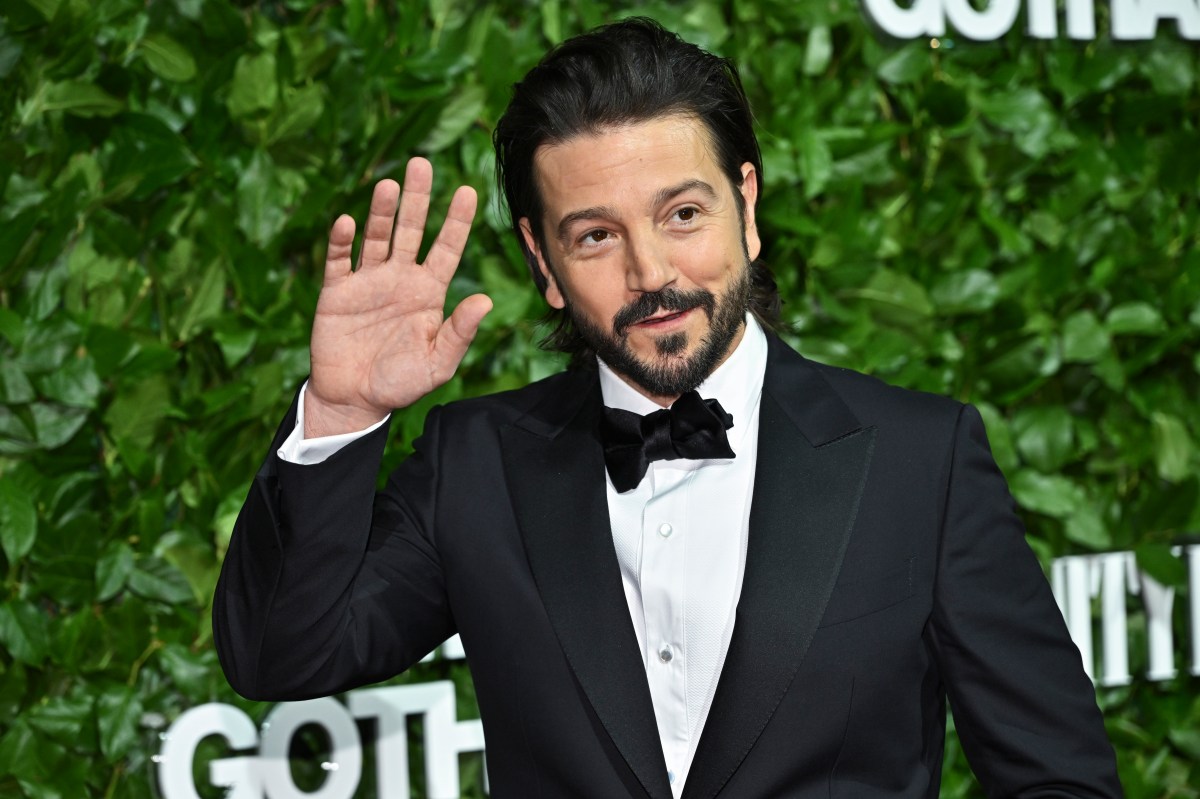 Diego Luna arranca semana en Jimmy Kimmel con emotivo discurso para la ...