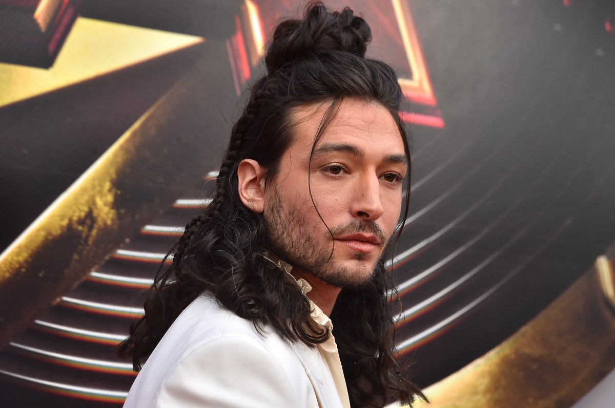 Ezra Miller reaparece en Cannes y prepara su regreso al cine tras años ...