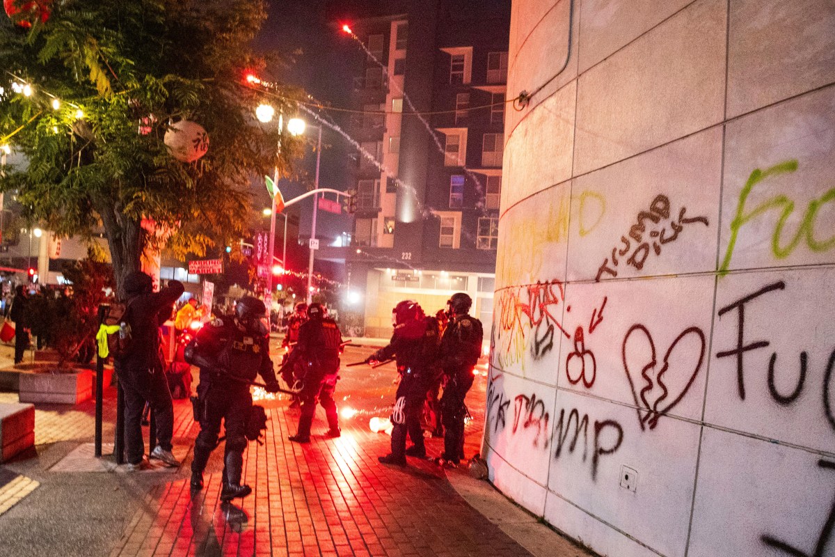 Toque de queda en Los Ángeles: 20 detenidos en primera noche - La Opinión