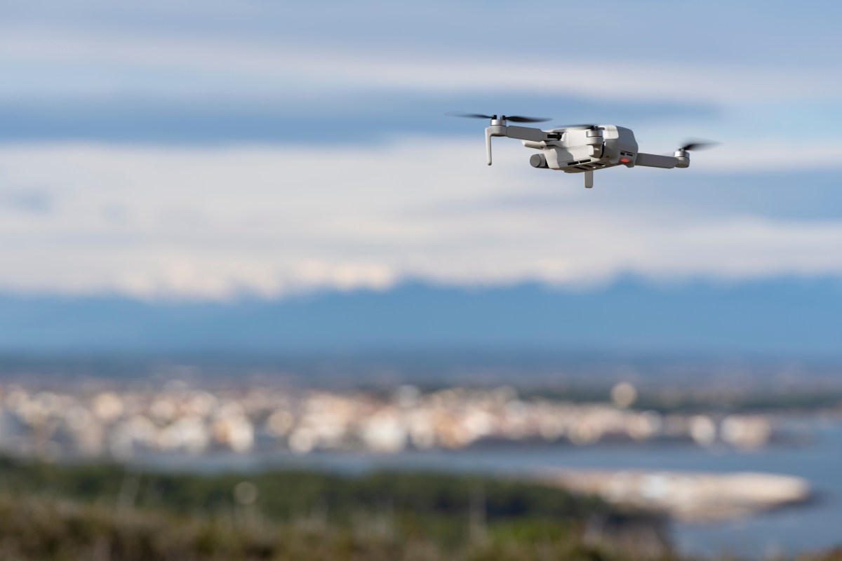 Estudiantes logran crear un dron híbrido que vuela y se sumerge bajo el ...