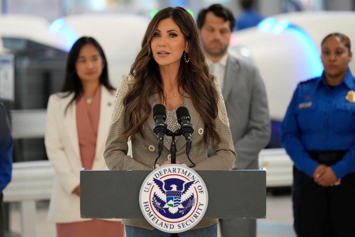 Gobierno de Trump alista campaña masiva para promover autodeportación ...