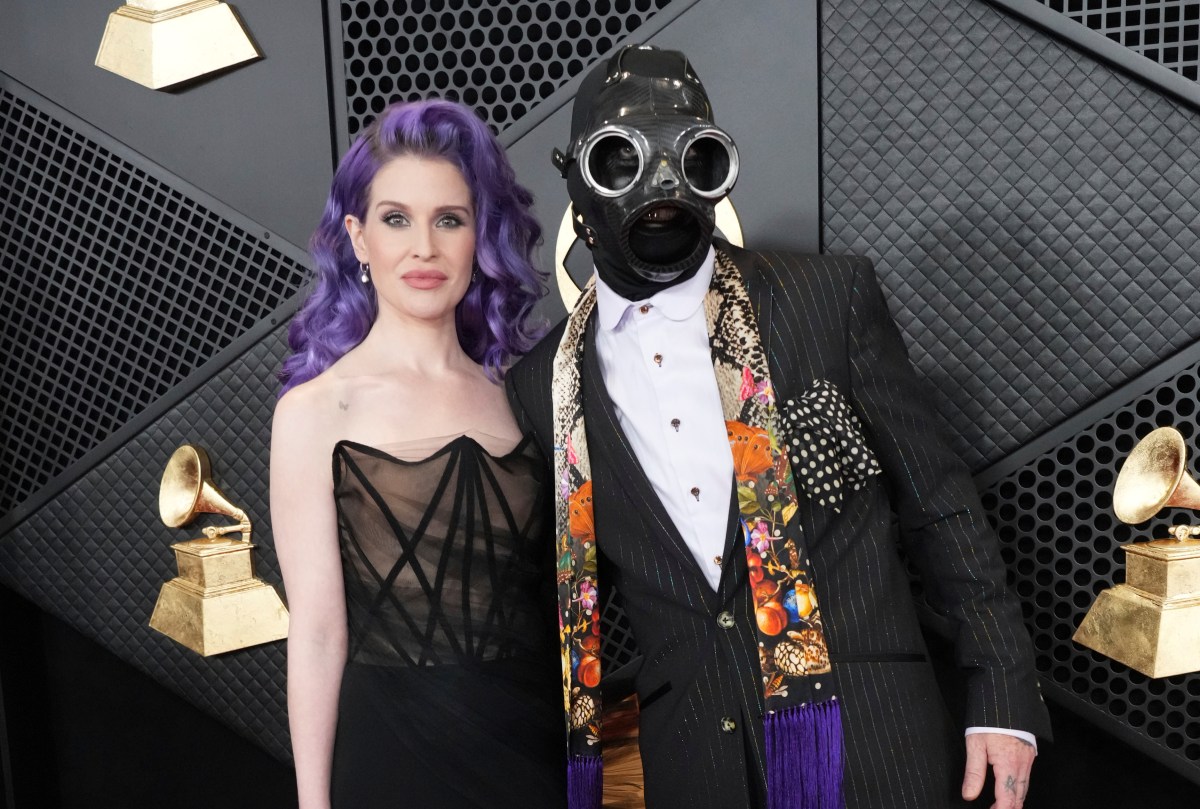 Kelly Osbourne se compromete en el último show de su padre con Black ...