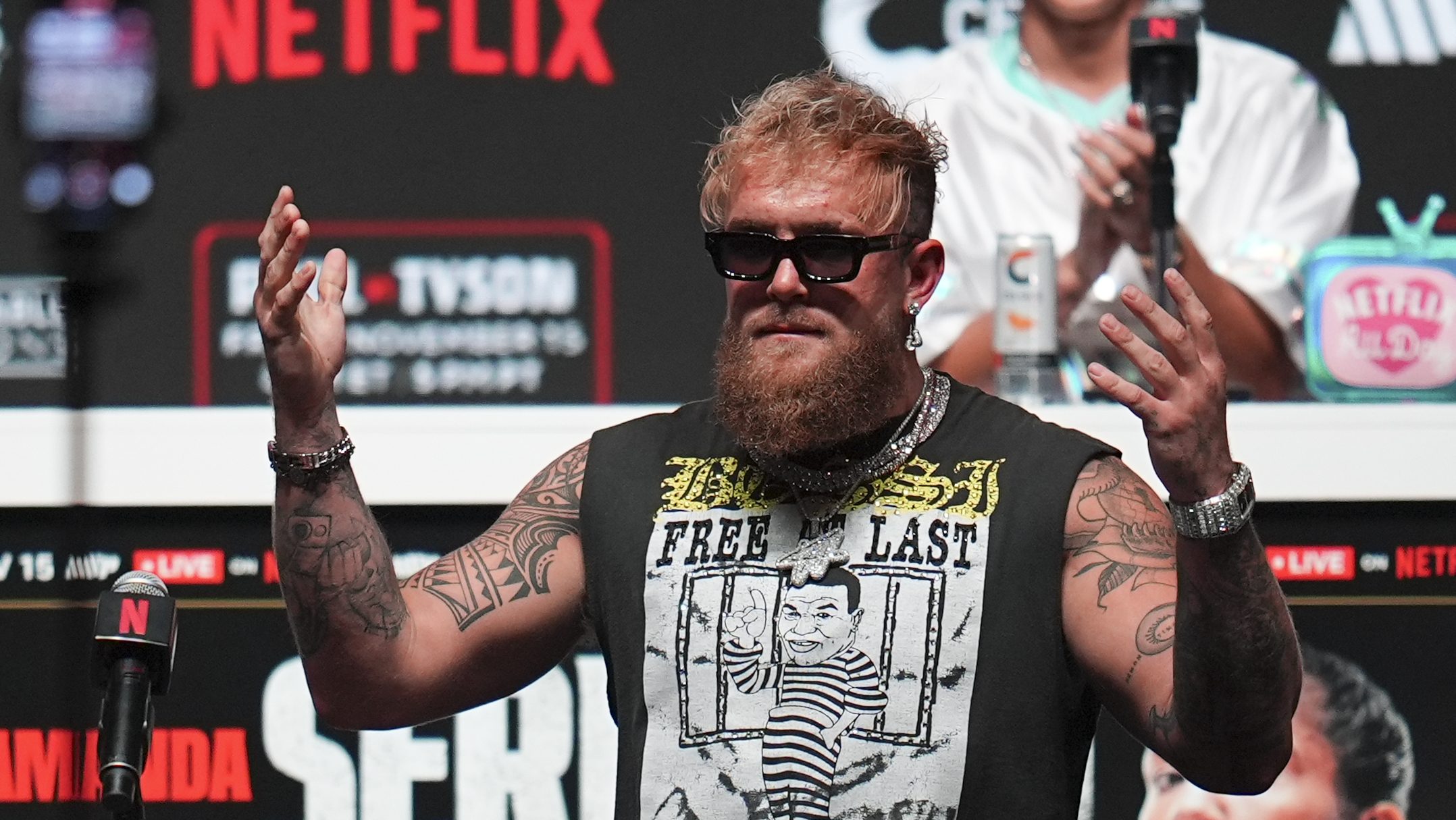 Jake Paul sigue interesado en pelear con Canelo Álvarez - La Opinión