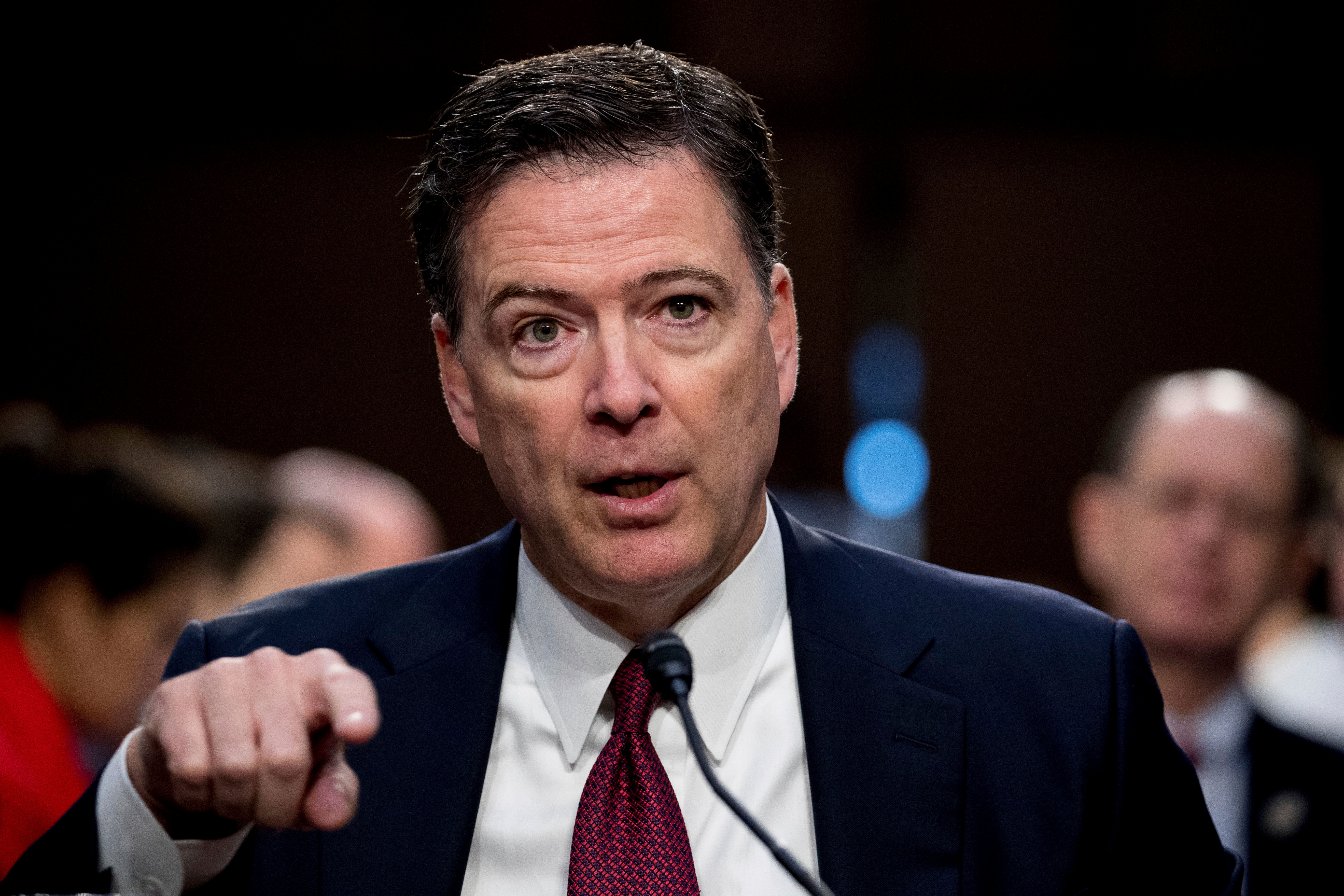 El exdirector del FBI James Comey fue acusado de dos delitos penales ...