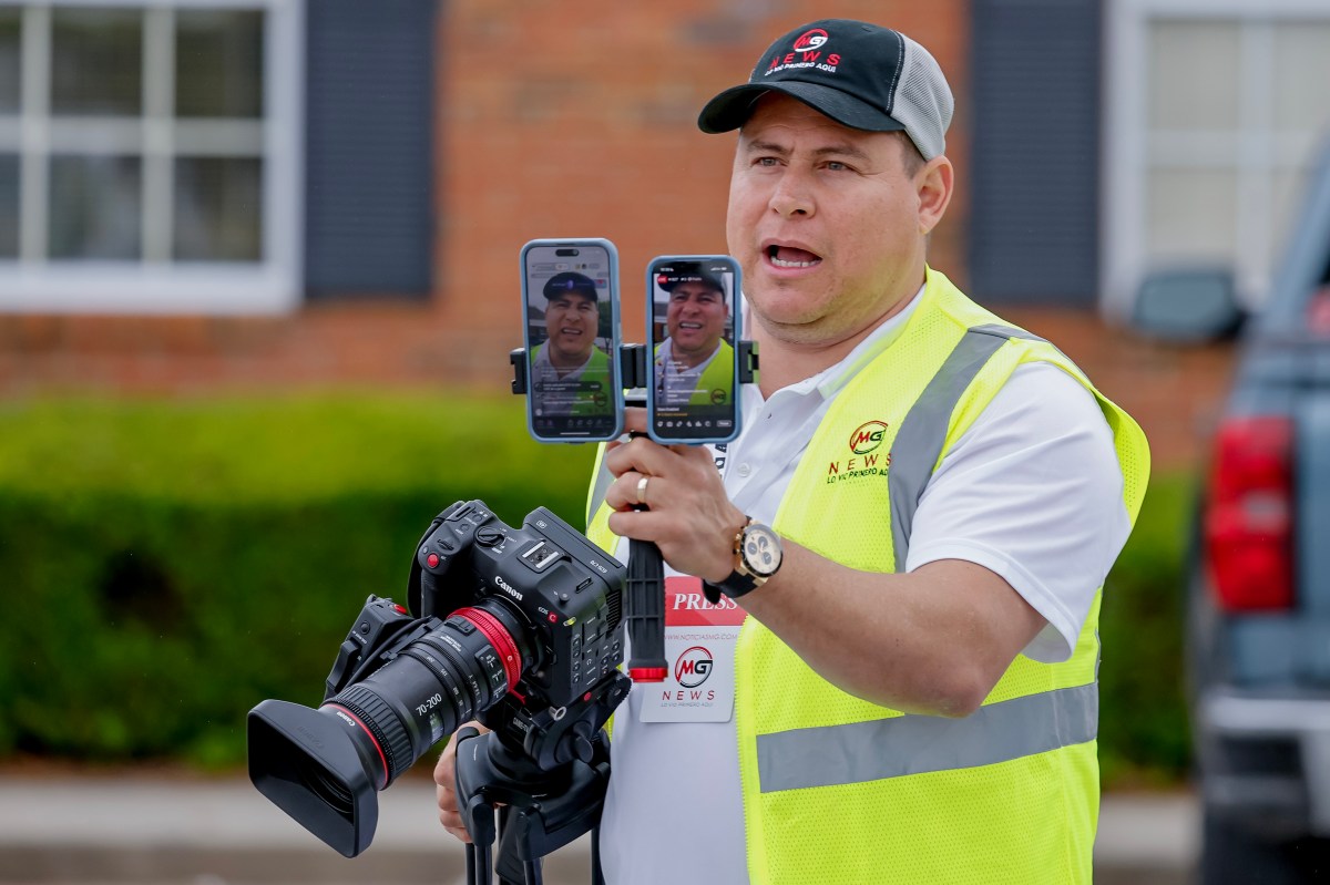 Corte de apelaciones ordena la deportación de un periodista de Atlanta detenido por ICE - La Opinión