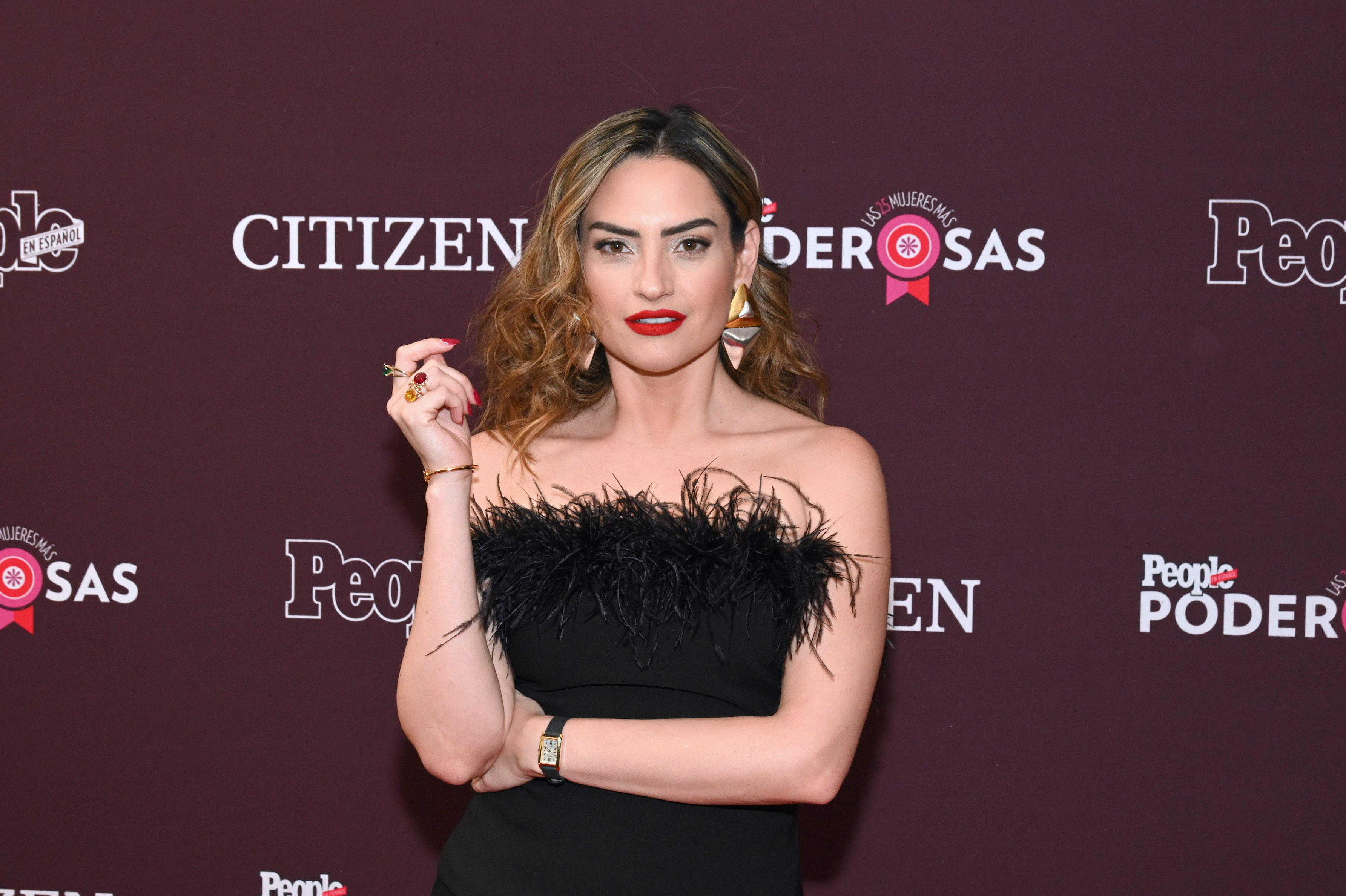 Michelle Galván, presentadora de 'Primer Impacto', luce cuerpazo en bikini en muelle - La Opinión