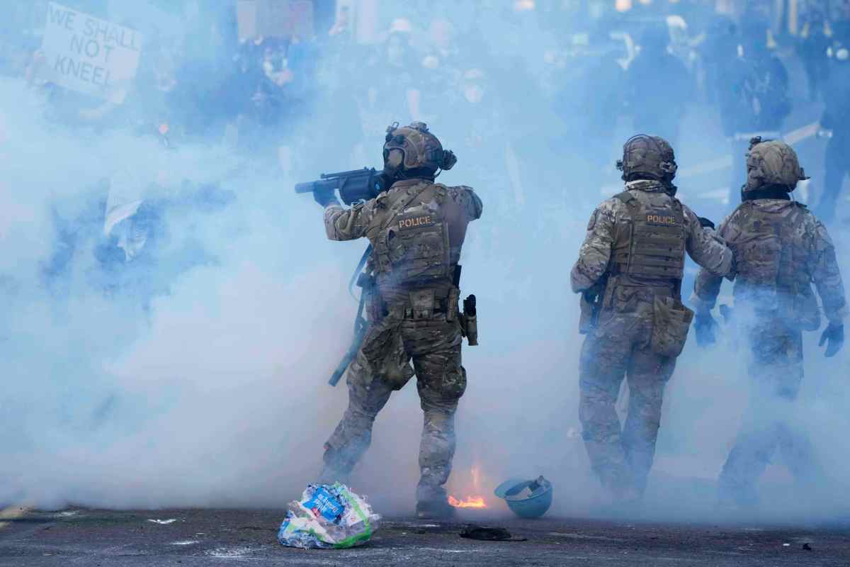 Agentes federales reprimieron protesta contra ICE e Chicago con gases ...