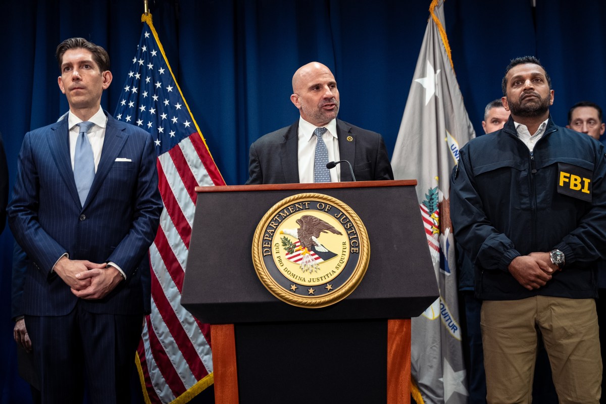 FBI detiene a 14 agentes policiales por presuntos vínculos con el ...