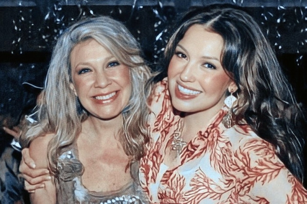 Thalía honra la memoria de su mamá con un conmovedor mensaje en redes - La Opinión