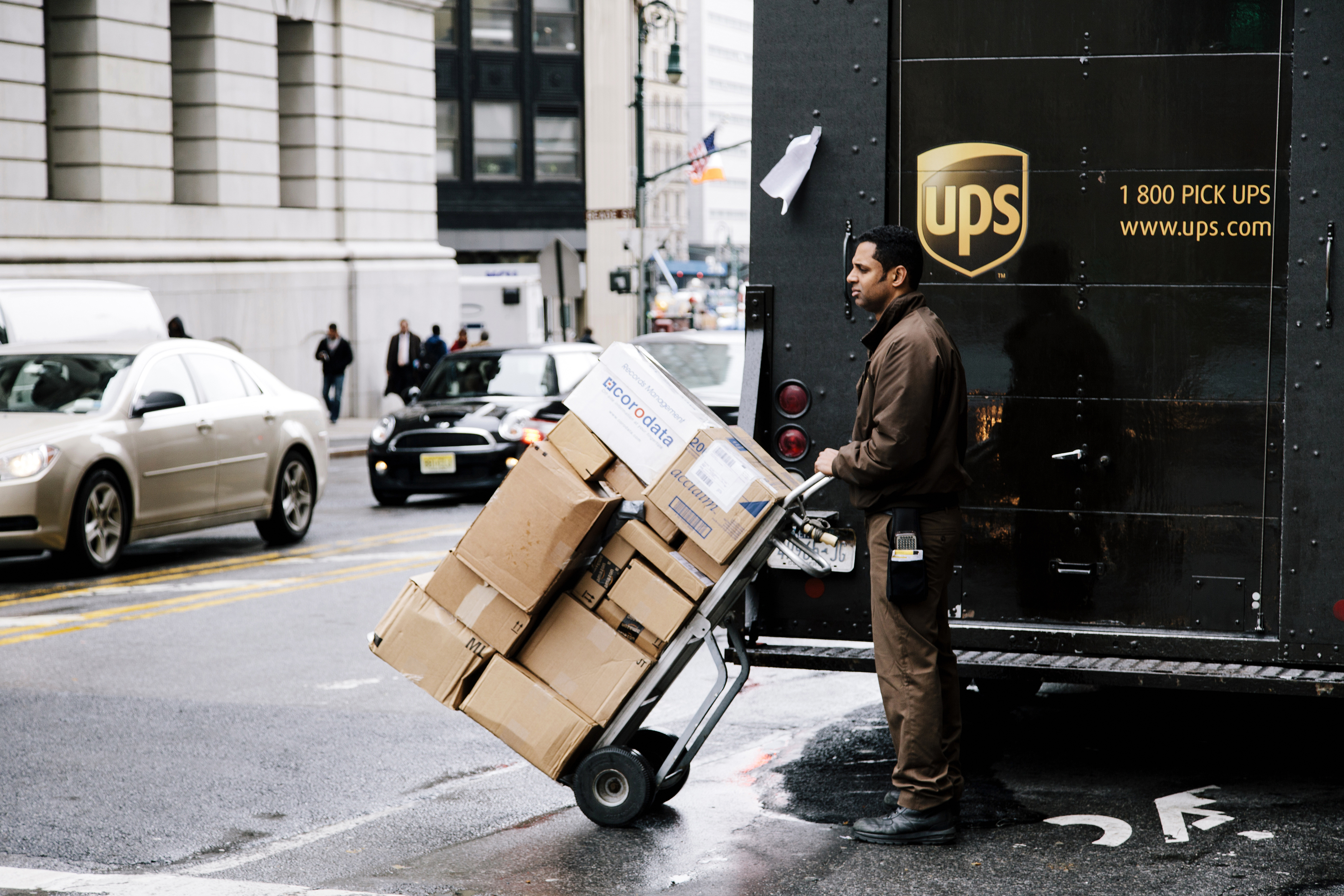 UPS advierte que podría desechar paquetes importados ante nuevas ...