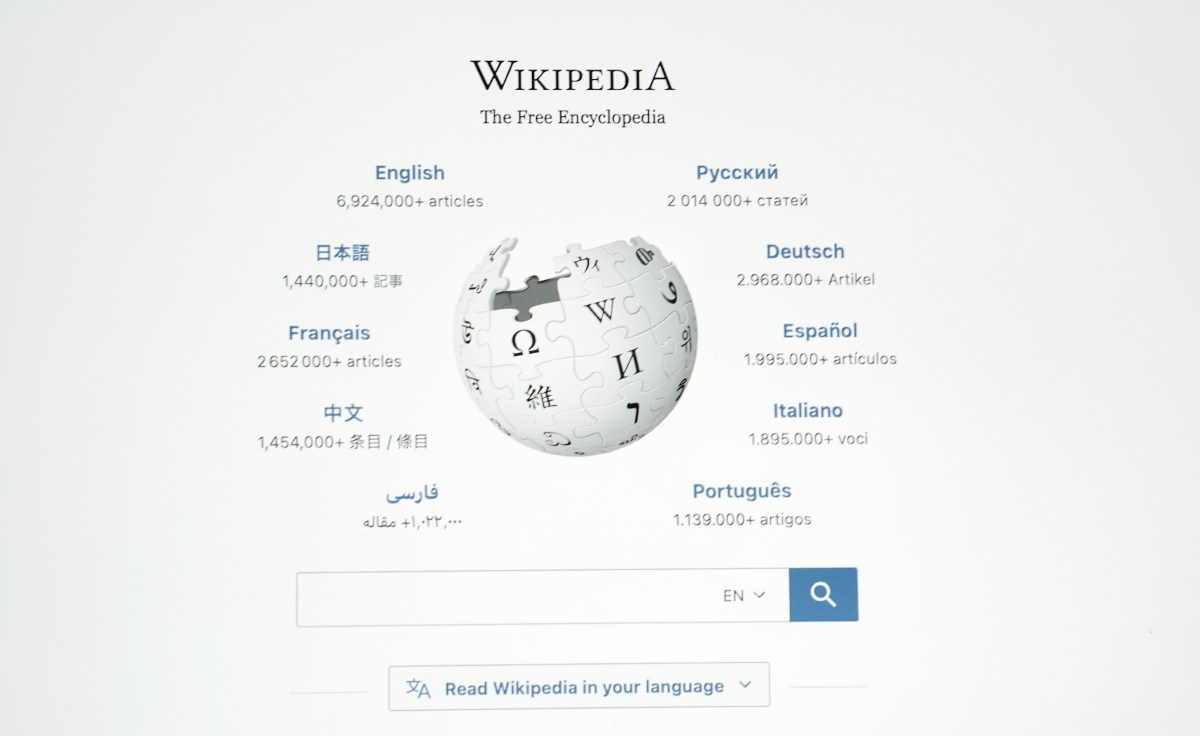 Grokipedia: la apuesta de Musk para reinventar la forma en que ...