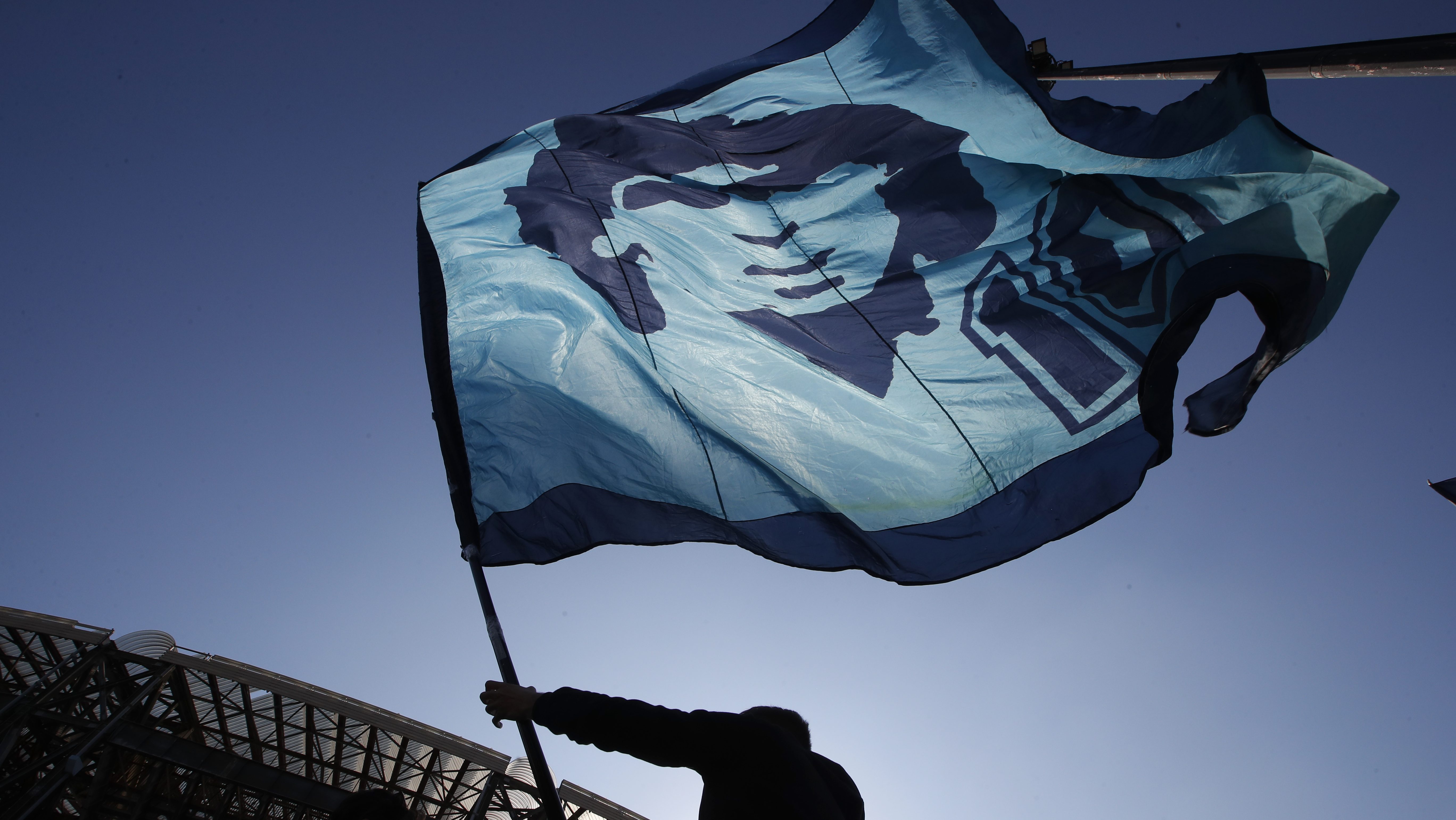 El recuerdo de Maradona, presente en primer show de Oasis en Argentina ...