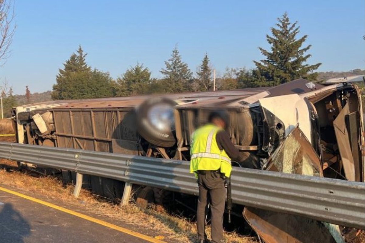Tragedia en Michoacán: Volcadura de autobús deja al menos 10 muertos ...