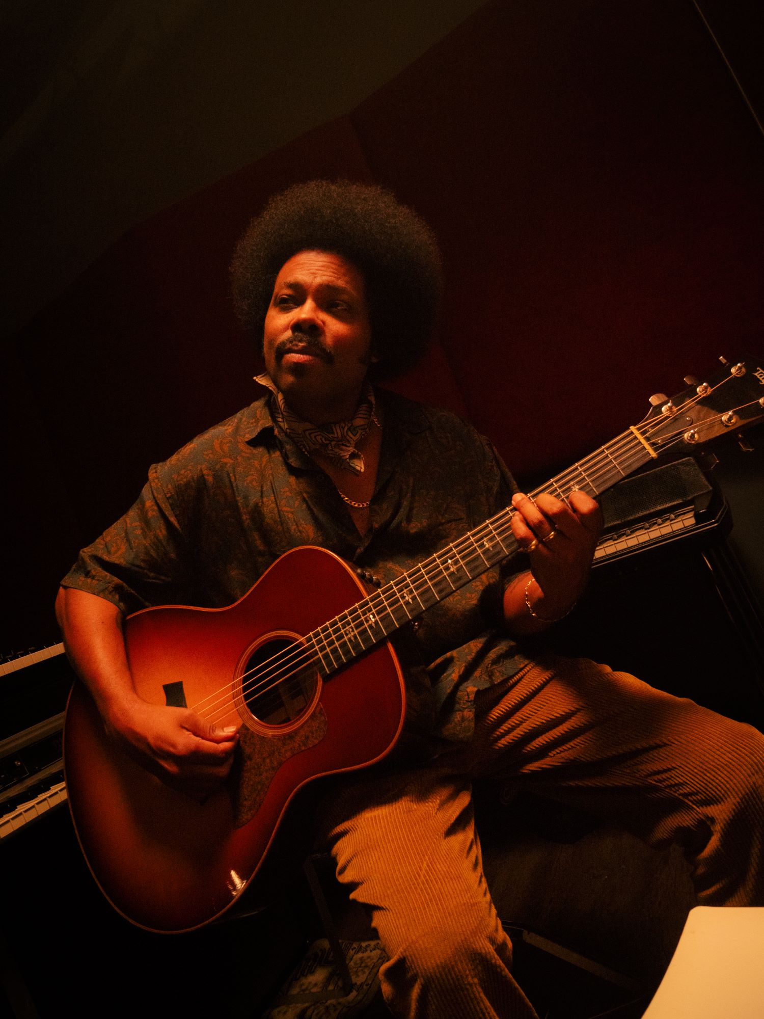 Álex Cuba, con la llama de la música encendida - La Opinión