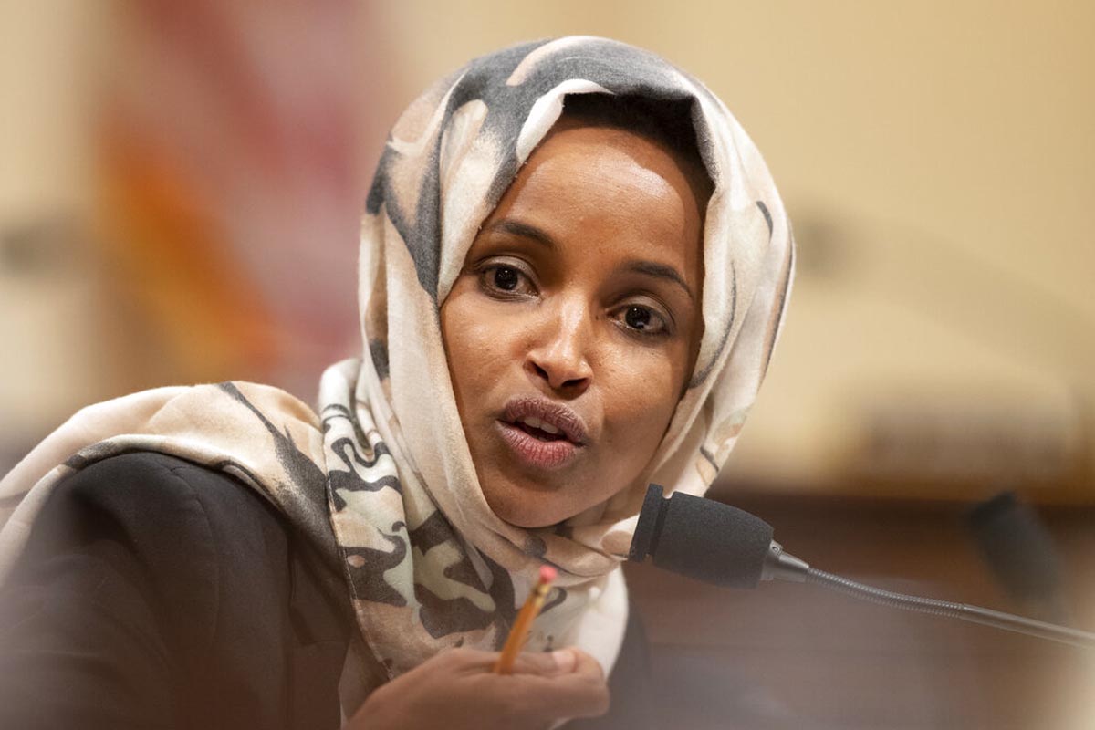 Ilhan Omar exhibe a Donald Trump por presuntamente “no saber leer” y ...