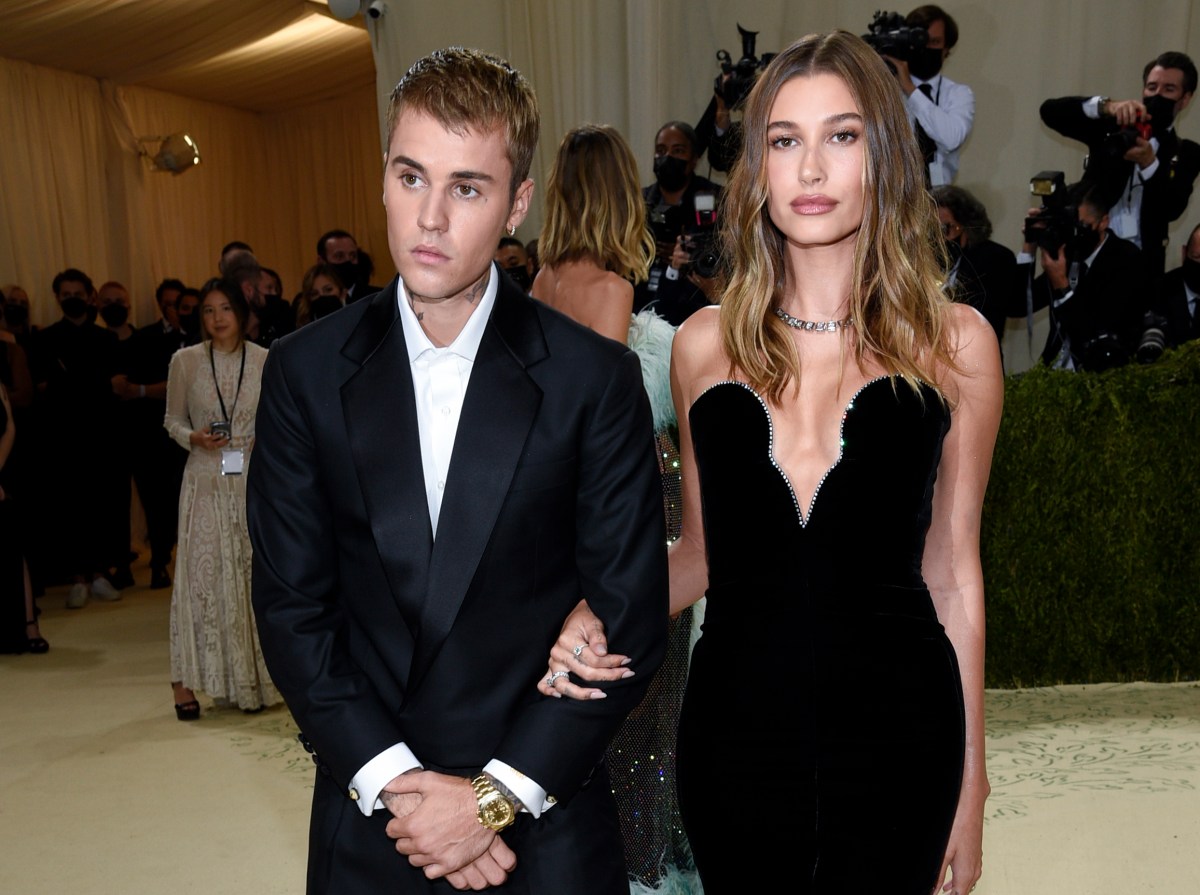 Hailey Bieber confiesa que ella Justin siempre comparten ropa - La Opinión