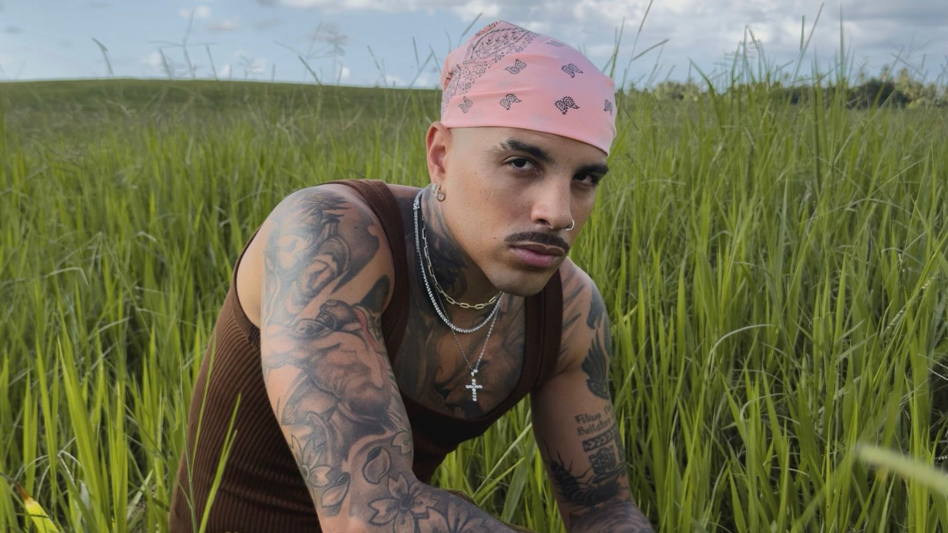 "Besito en la Frente": el nuevo video de Rauw Alejandro hecho con ...