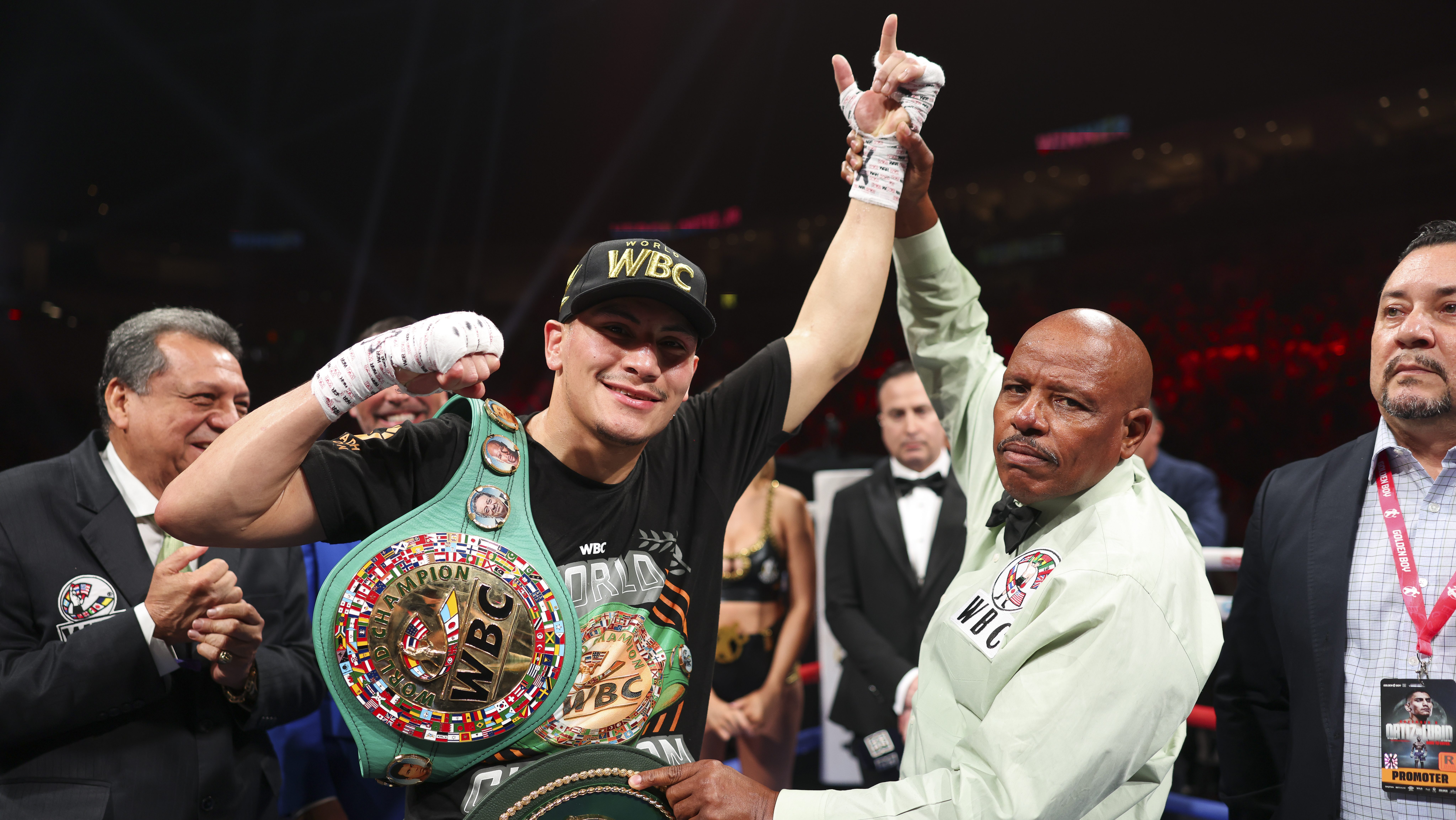 Vergil Ortiz mantiene su título e invicto tras noquear a Lubin - La Opinión