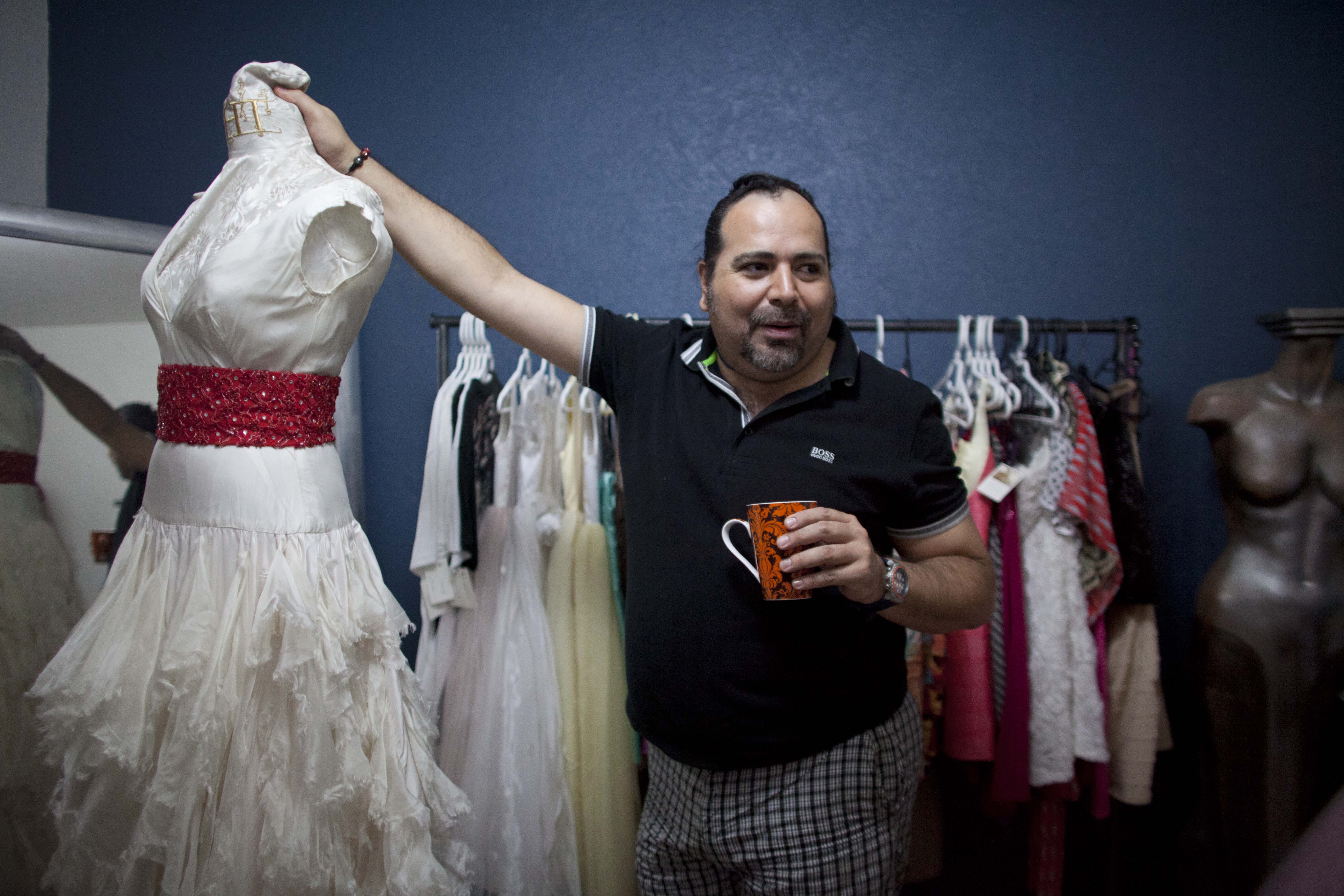 Muere Héctor Terrones, diseñador de Gloria Trevi y Cecilia Galliano, a ...