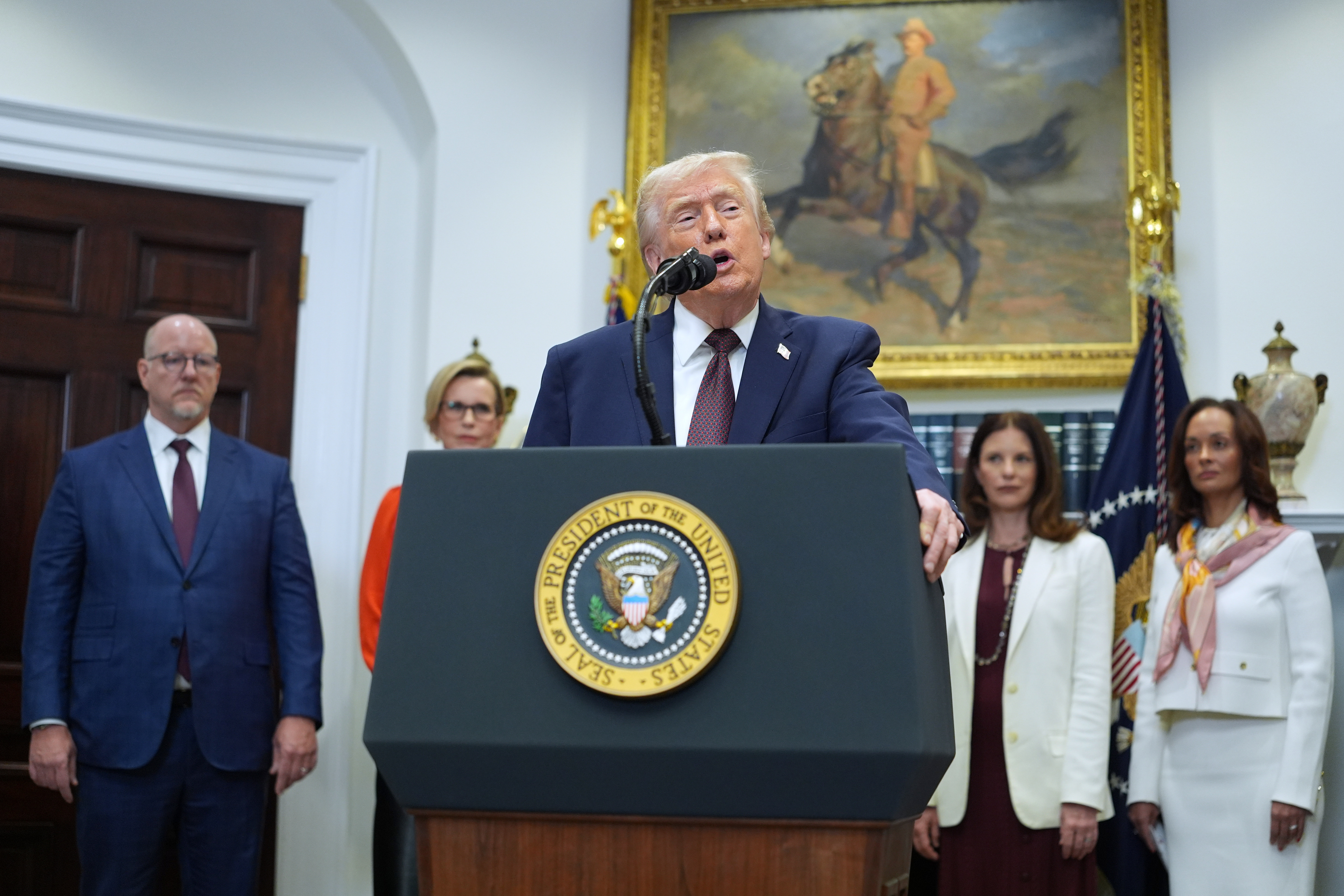 Nueve farmacéuticas acordaron con Trump bajar el precio de algunos ...