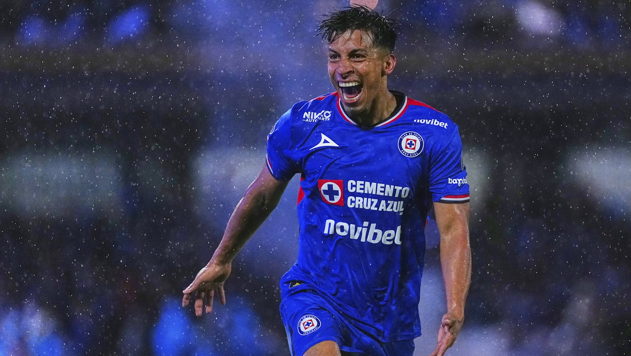 Ángel Sepúlveda está de regreso con Chivas al ser presentado ...