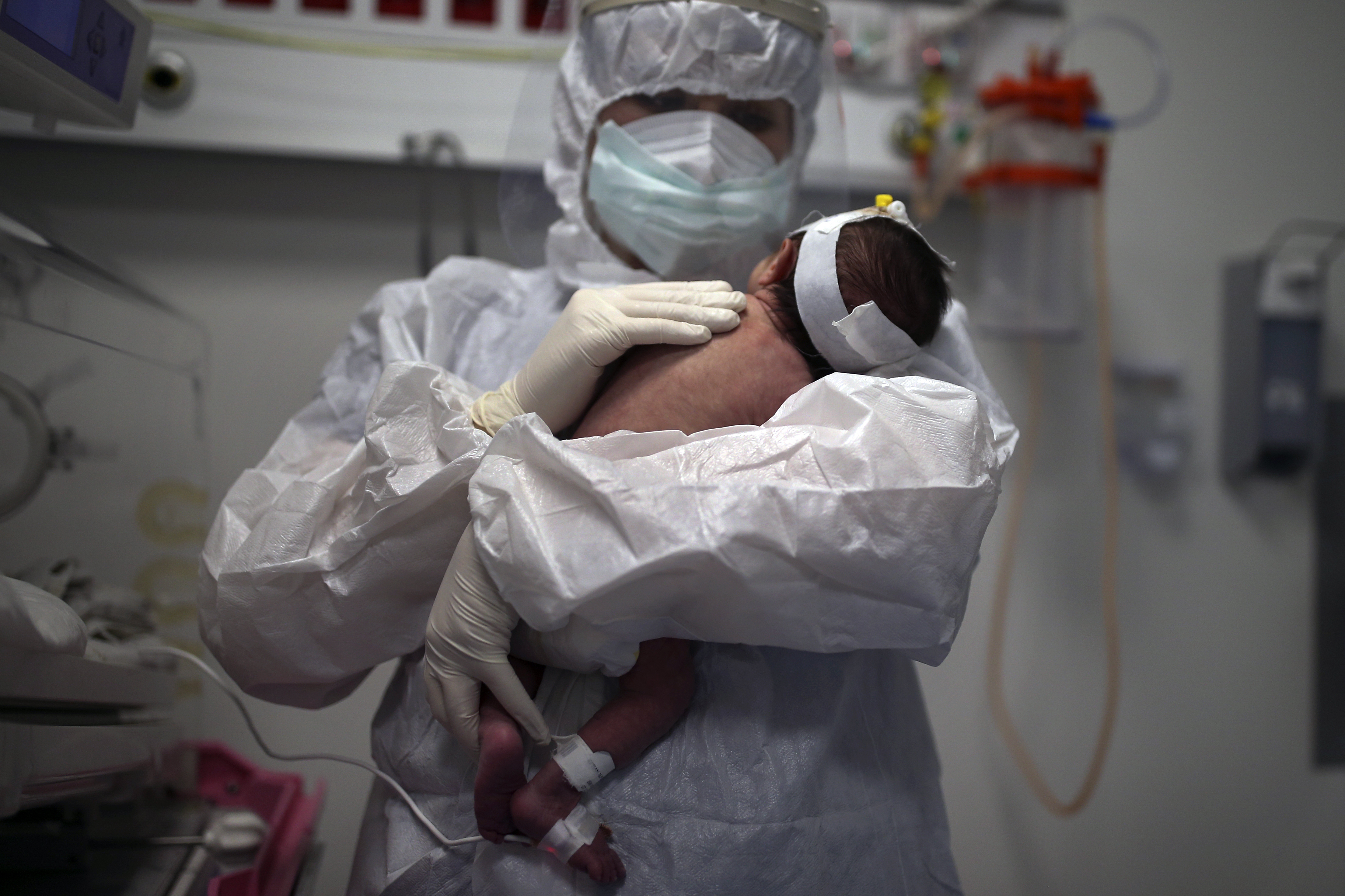 Milagro médico: hispana de Los Ángeles da a luz a bebé que se gestó ...