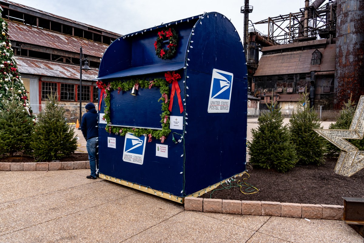 USPS, FedEx y UPS: las fechas límite de envío en Navidad - La Opinión