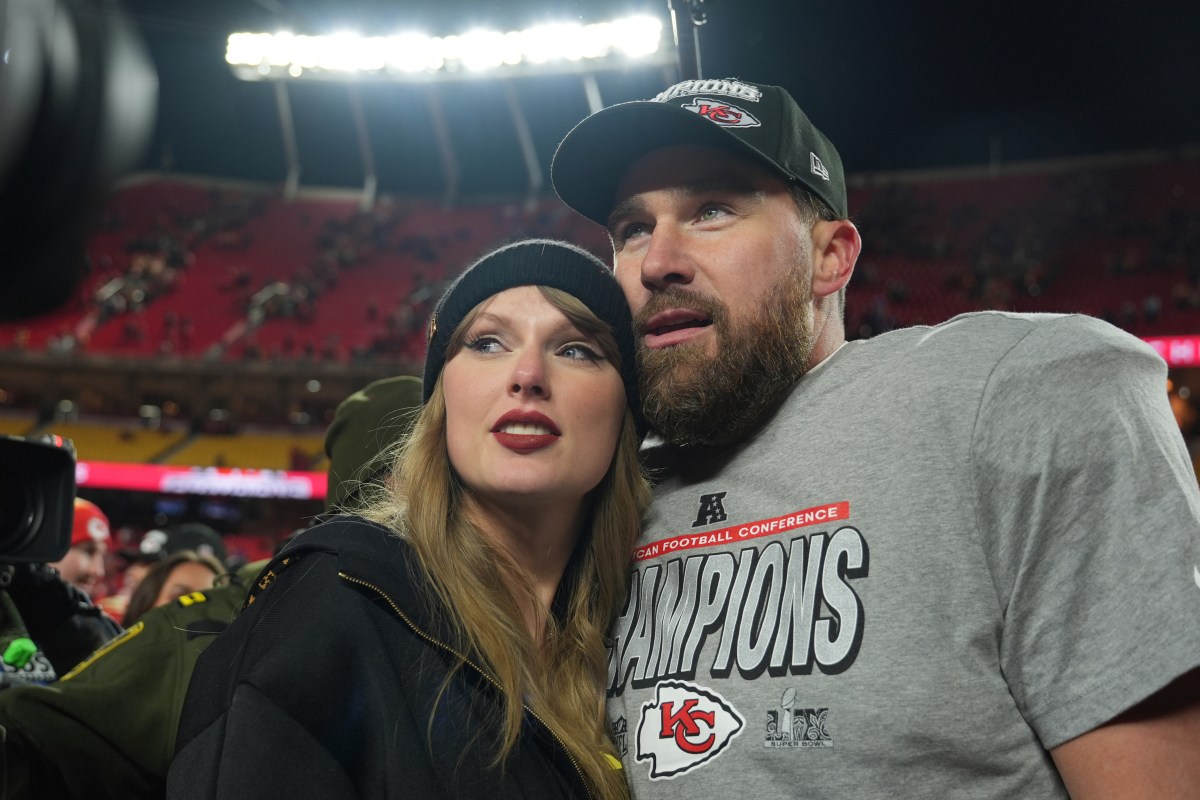 Sale a la luz romántica carta que Travis Kelce le escribió a Taylor ...